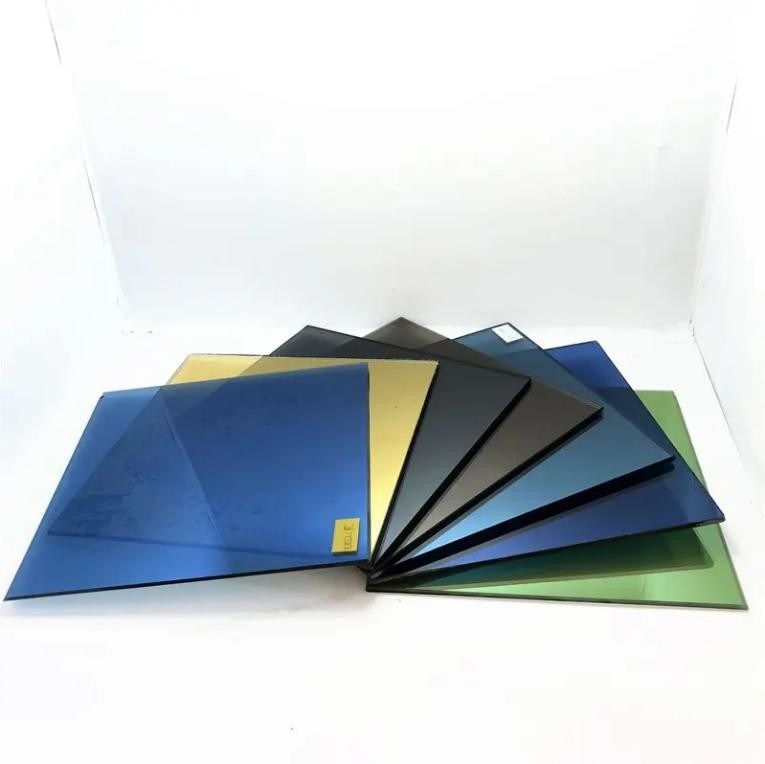 Solid Clear Reflective Glass Sheet 4mm-12mm Flat Pattern For Staircase ...